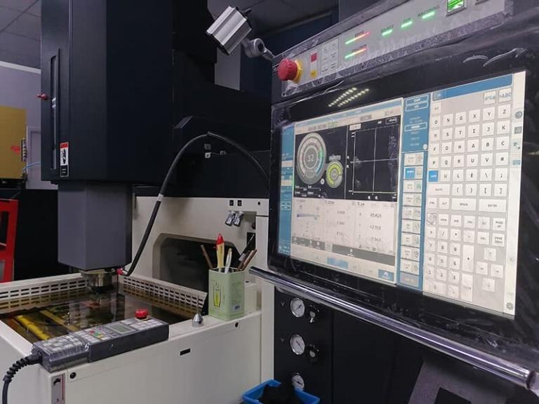 EDM Machining Services | Wire EDM Machining | AN-Prototype