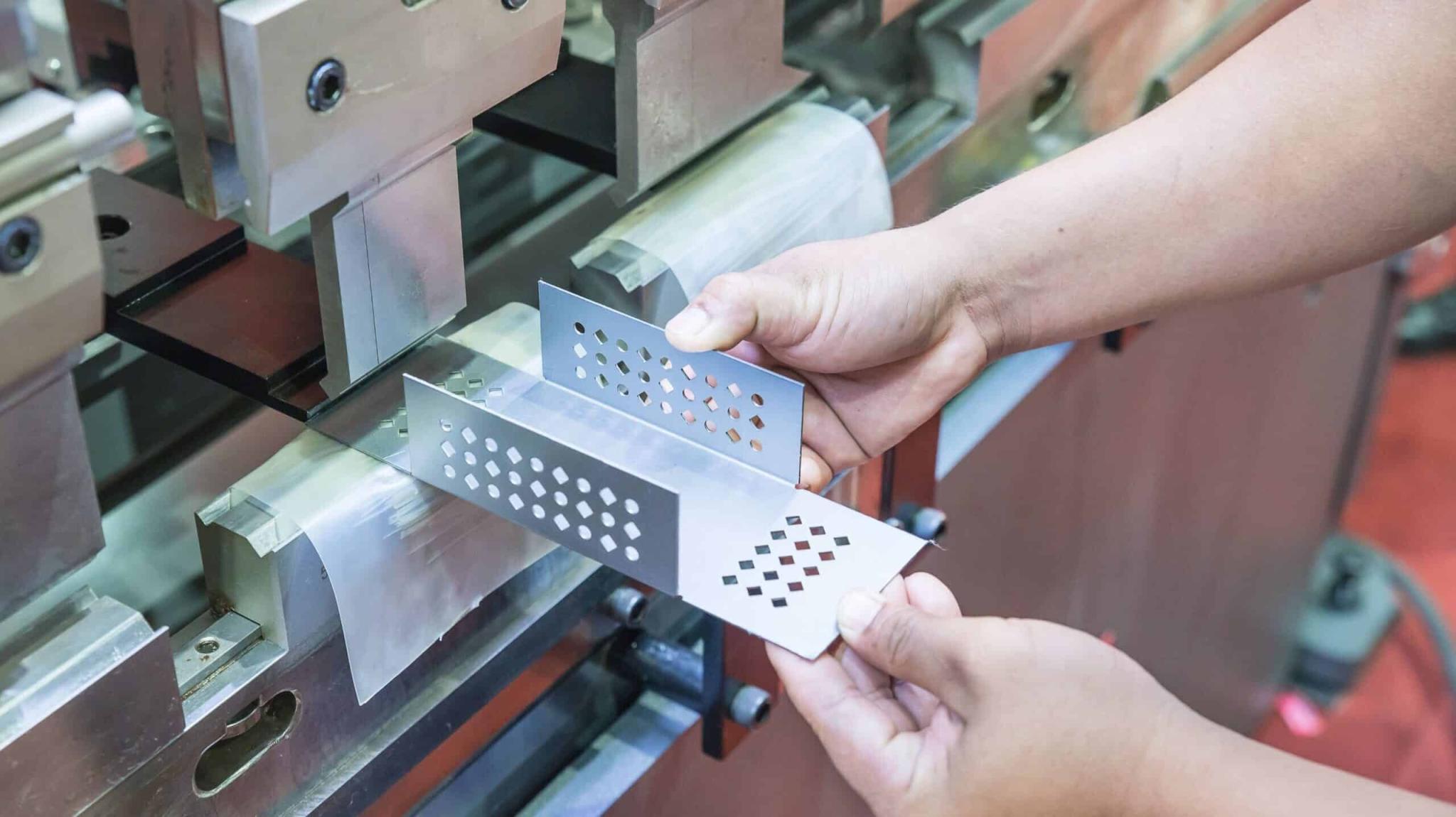 Le guide ultime du pliage de tôle - AN-Prototype